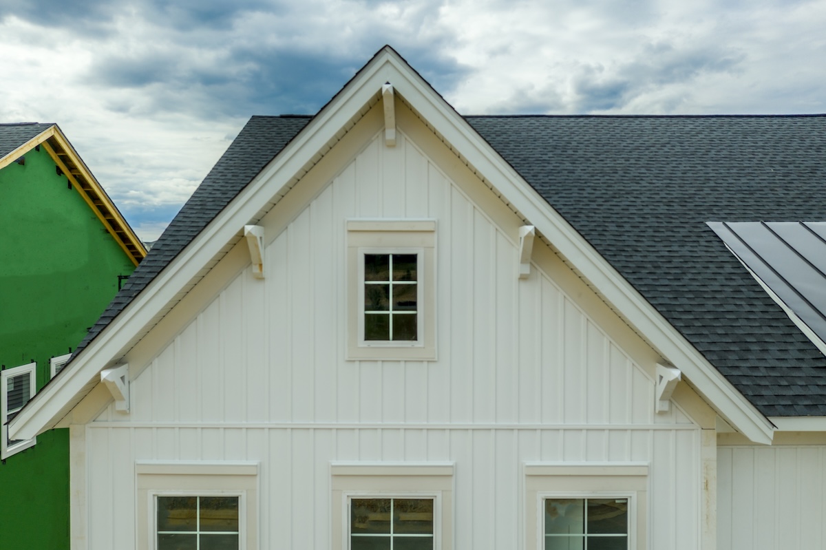 How To Install Vertical Vinyl Siding? (6 Expert Tips)